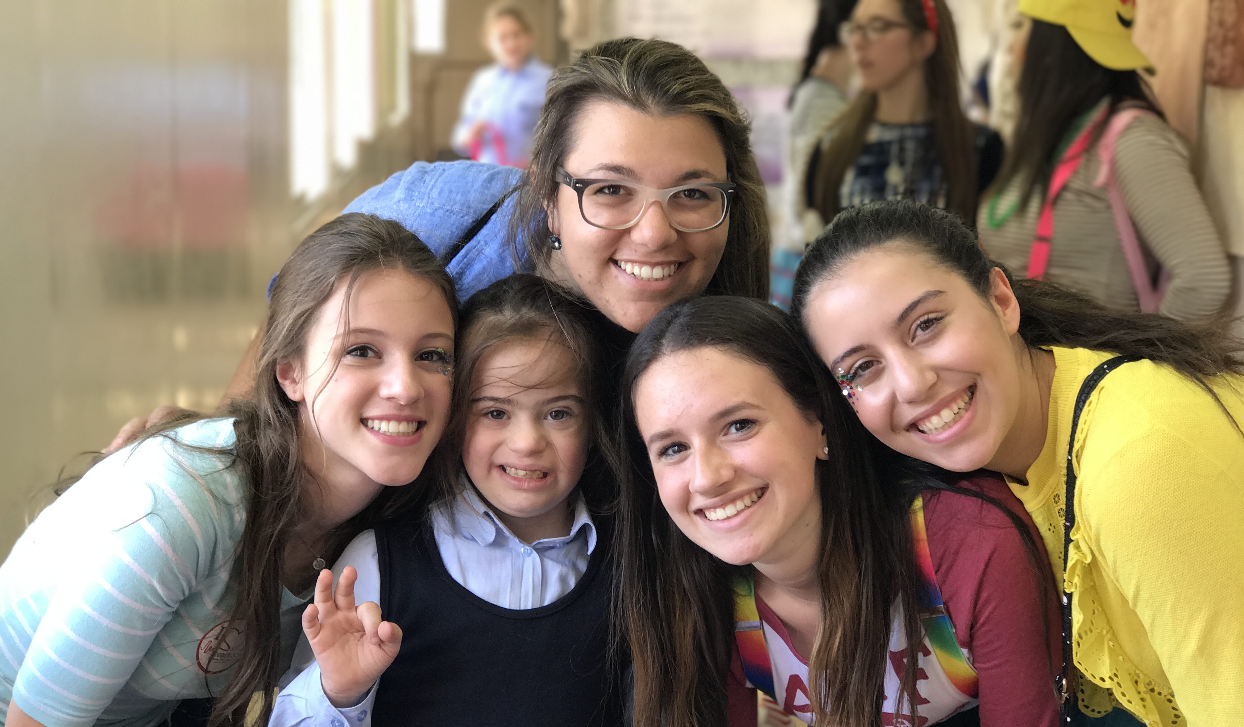 Smiles all Around - Michlelet