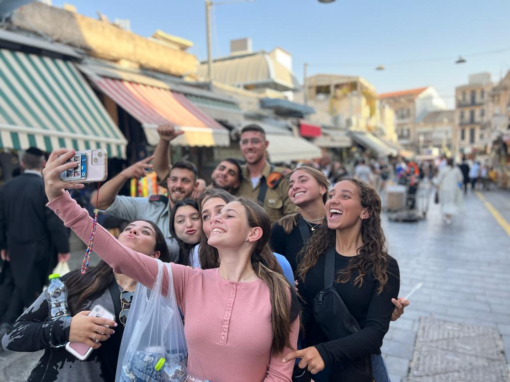 August 8: Shuk tour, mini tiyulim, night speaker and talent show ...